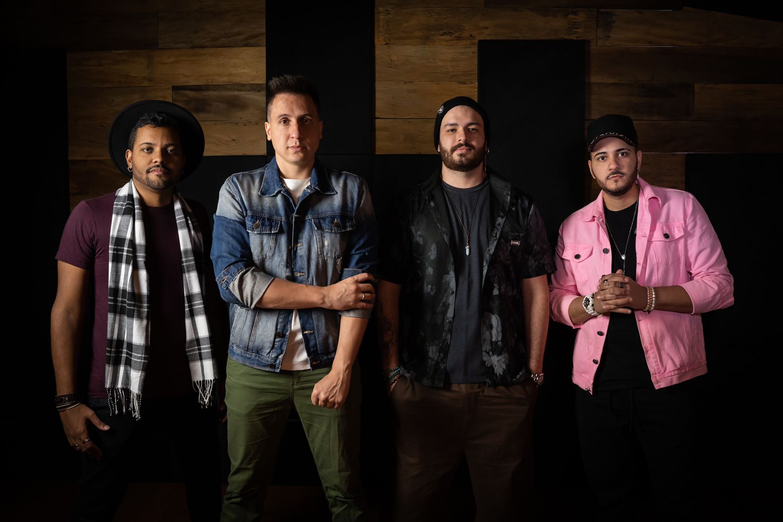 REVOE lança novo single Fica! Ouça aqui - Difusora 97.1